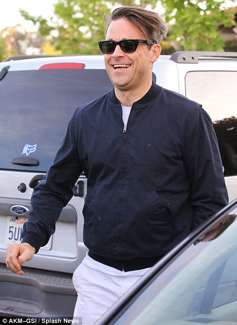 Robbie Williams muestra su cuerpo delgado