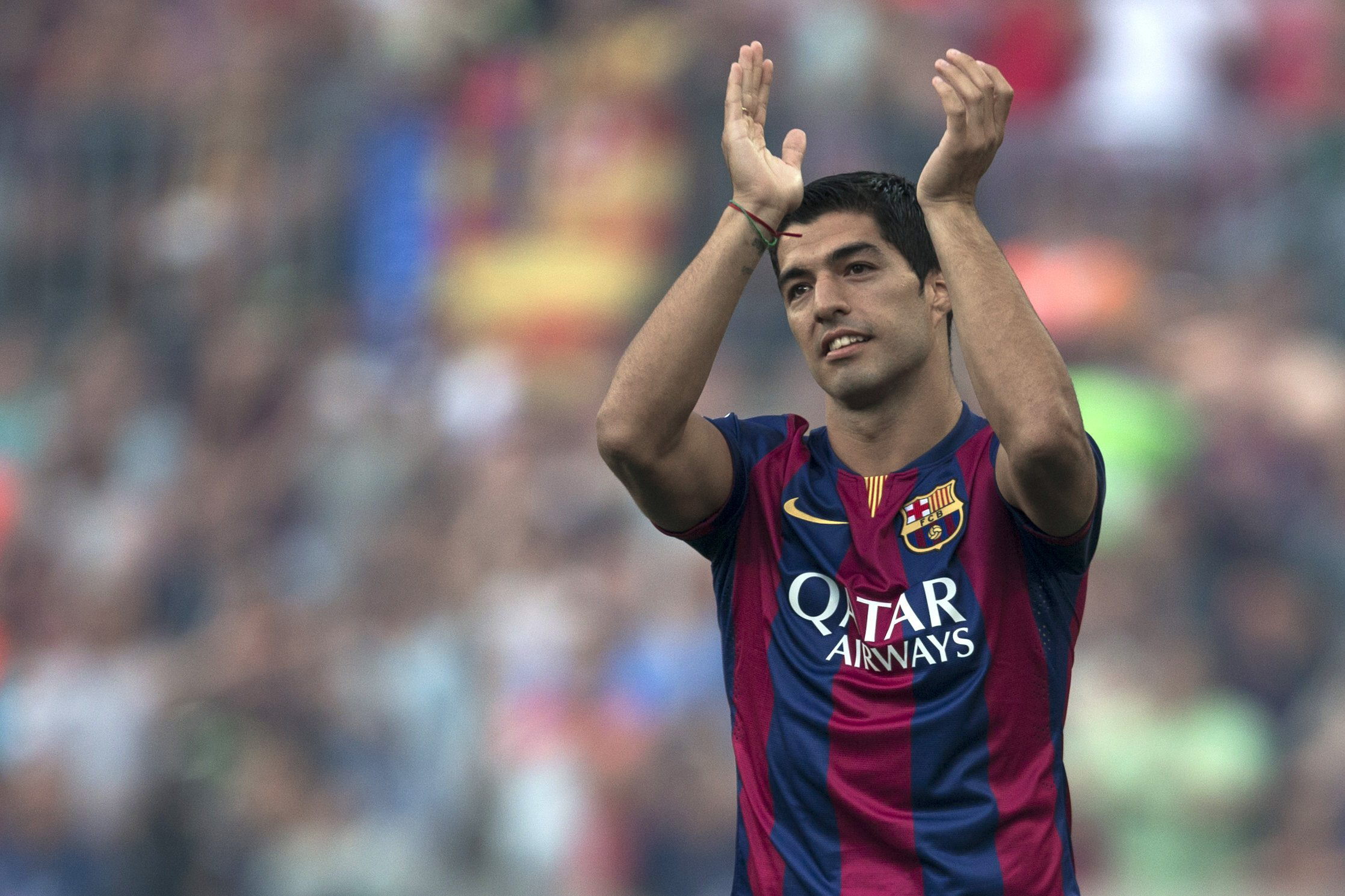 Suárez a la cancha en Barcelona-León