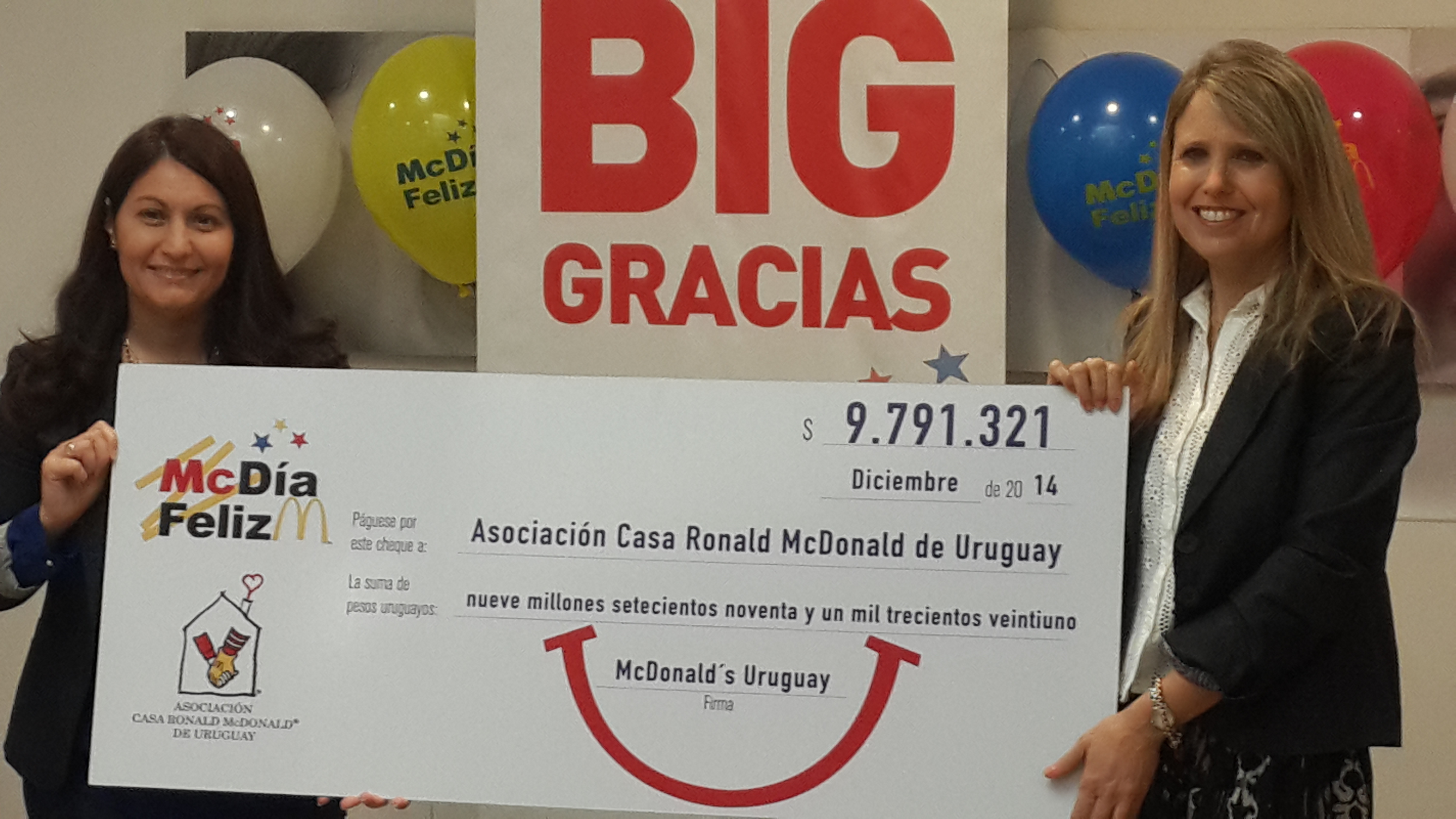 Mc Donald´s hizo entrega del cheque para la casa Ronald