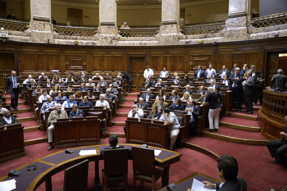 Asamblea General homenajeó a víctimas de la dictadura