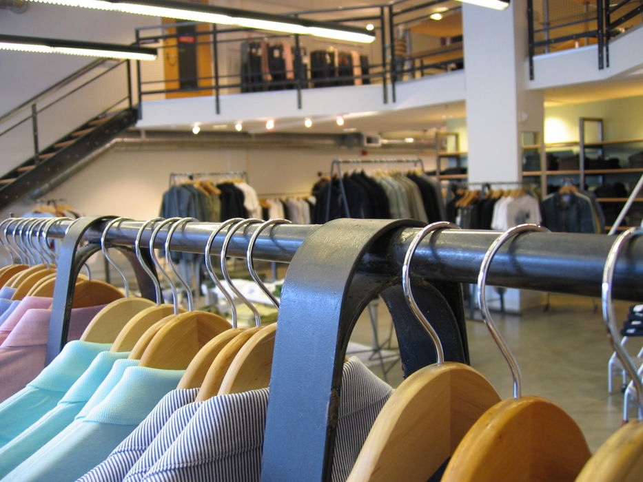 Amazon permitirá a usuarios premium probarse la ropa gratis antes de ...