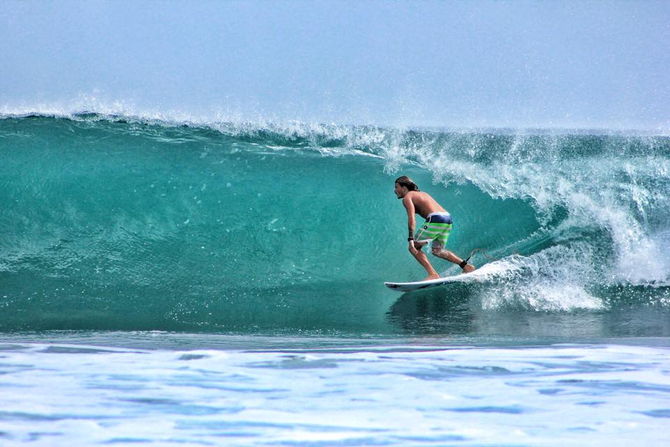 Surf: hablamos con Lucas Madrid previo a su histórico viaje a competir ...