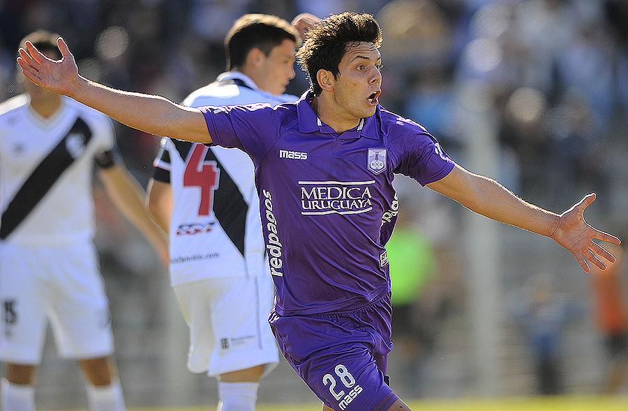 Defensor Sporting le ganó a Danubio 3-2 de visita y quedó a un punto de ...