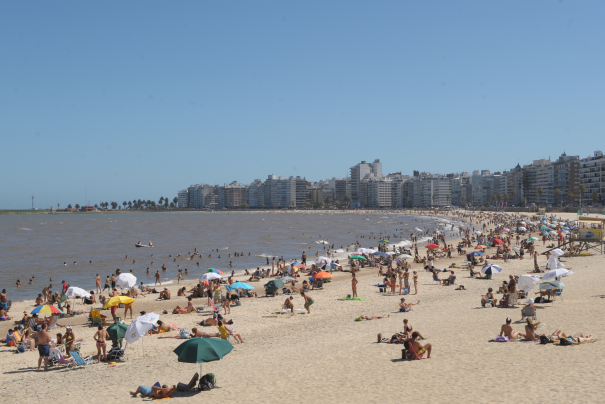 Montevideo habilita playas para éste verano 2015-2016 -... en Taringa!