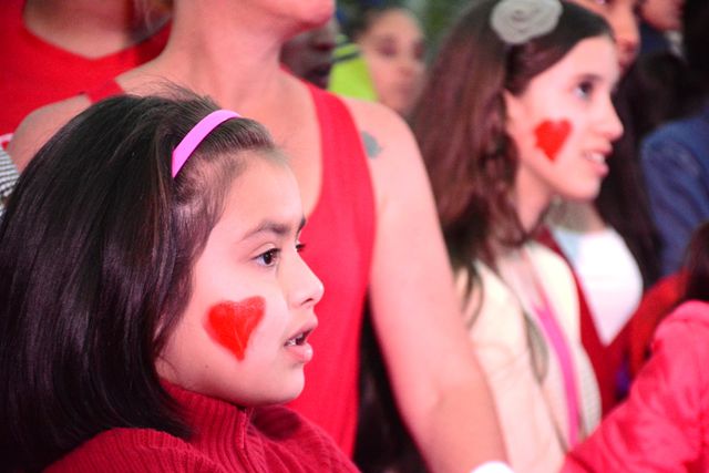 Niños de Teletón grabaron un video para homenajear a sus madres