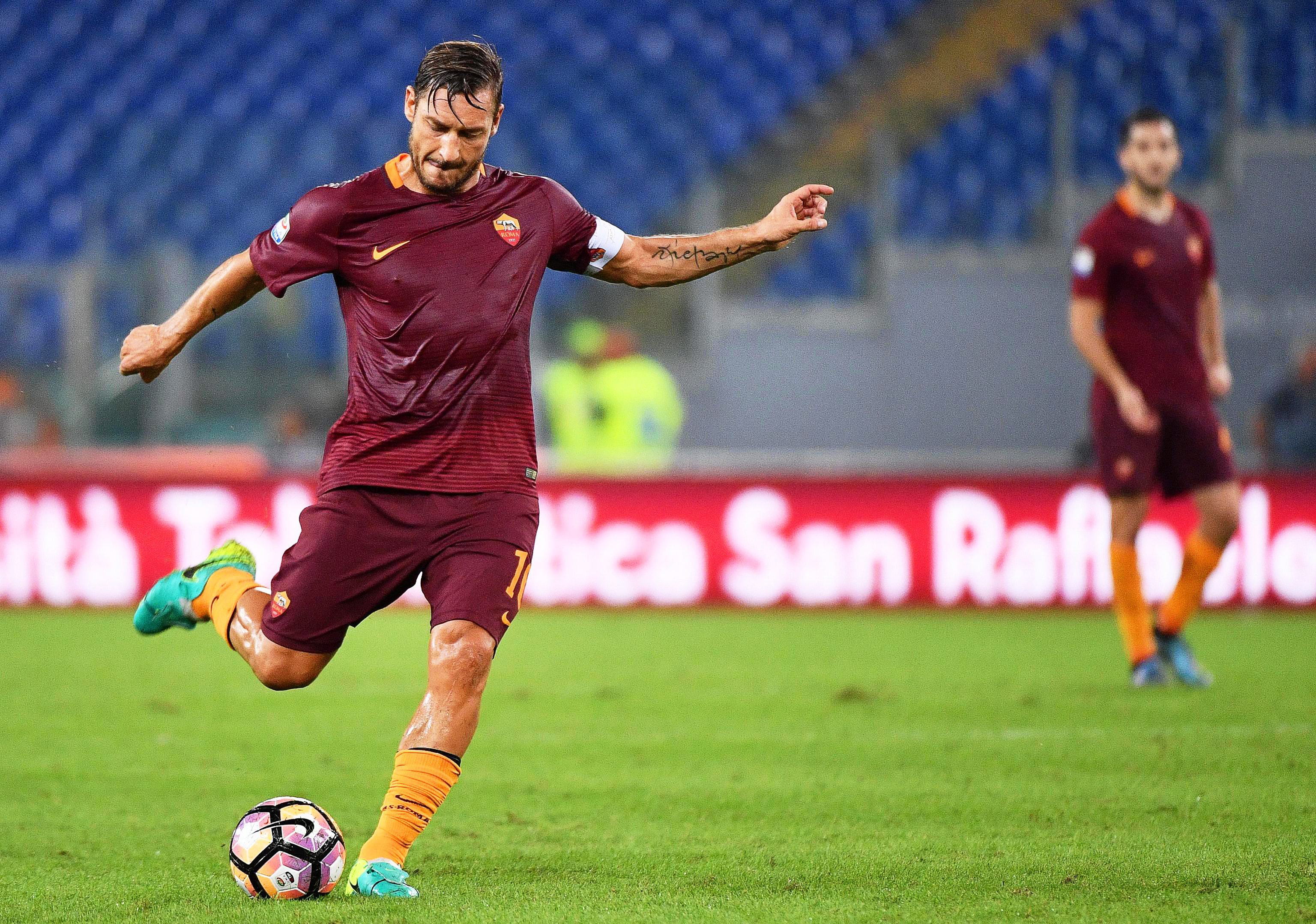 Francesco Totti celebra hoy sus 40 años, 23 después de su debut en Roma