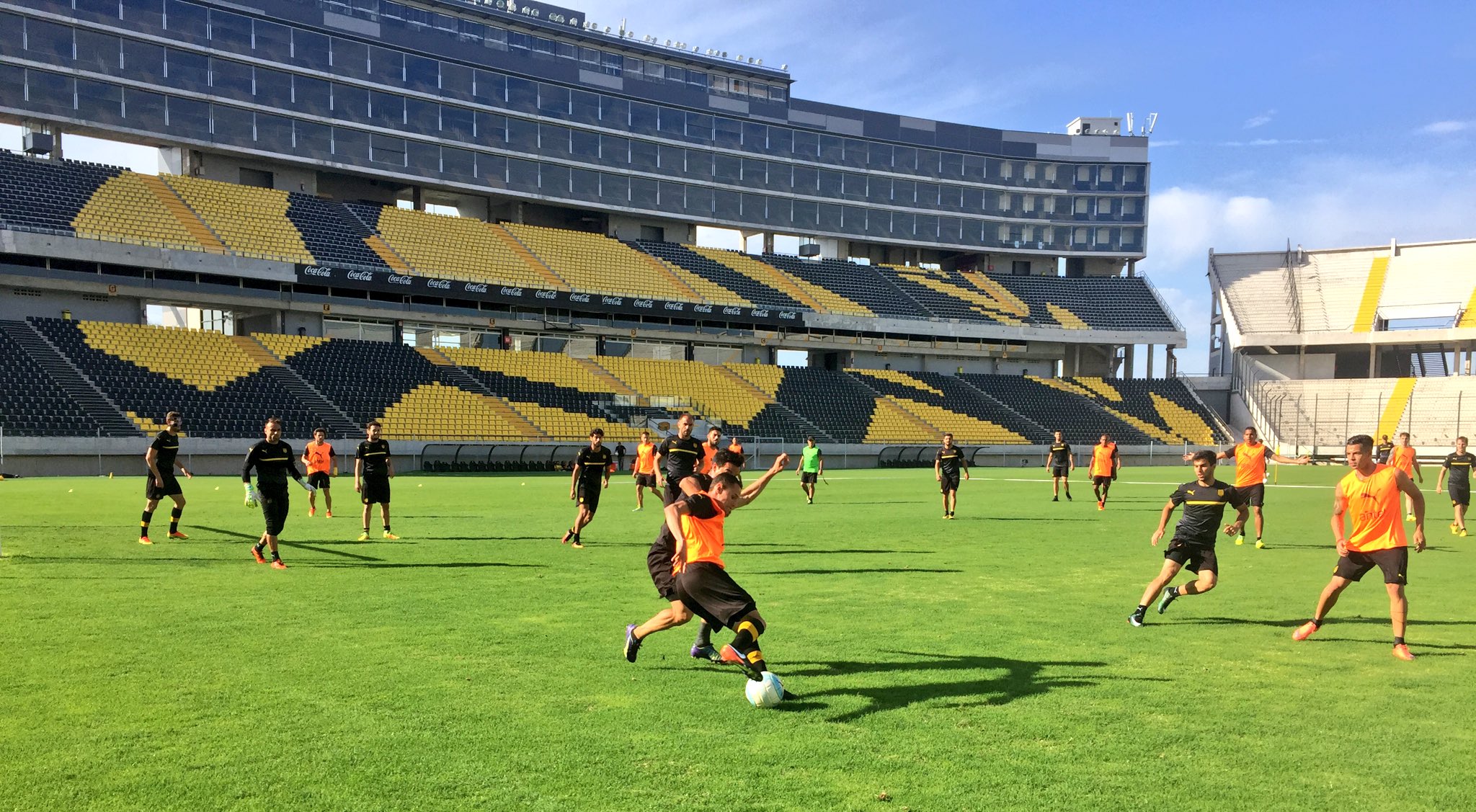 Peñarol: vuelve Mathías Rodríguez al lateral. Perg y Bressan se mantienen