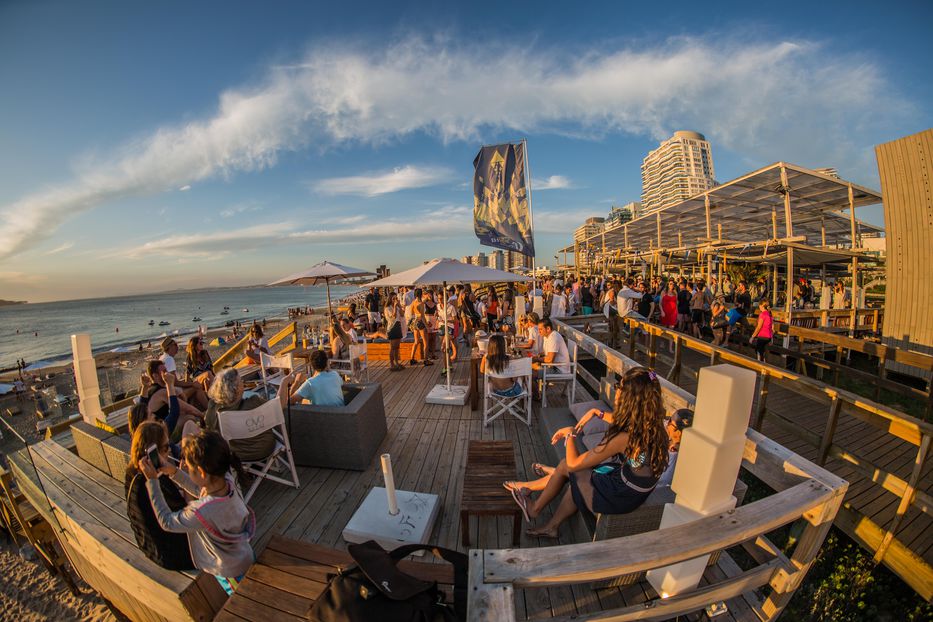 Ovo Beach propone atardeceres con la compañía de los mejores DJ locales