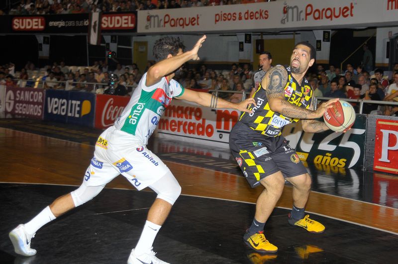 Playoff: Larre Borges descontó en la llave frente a Aguada