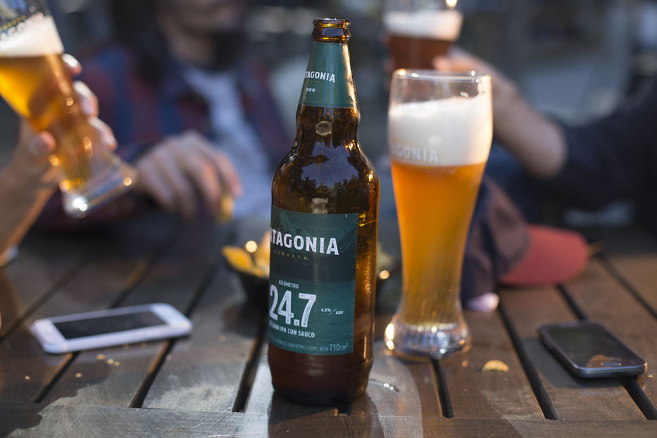 Cerveza Patagonia presenta una nueva variedad con agregado de sauco y miel