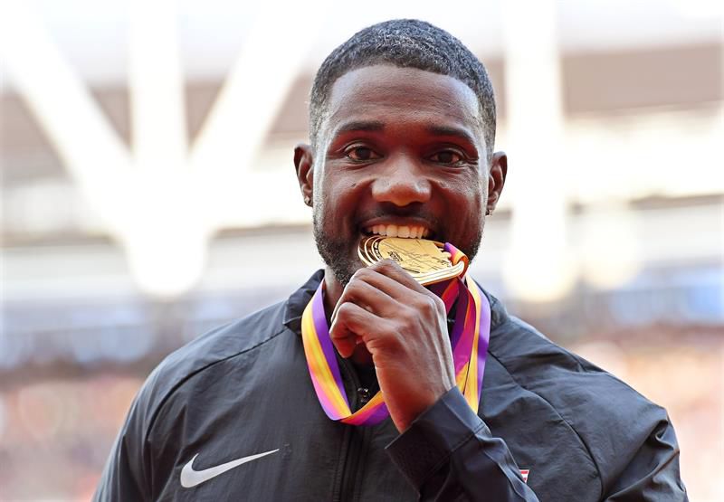 Atletismo: Justin Gatlin abucheado al recibir su medalla de los 100 ...