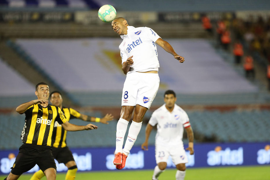 Nacional: "Fue una dura derrota en un partido raro", dijo Alejandro ...