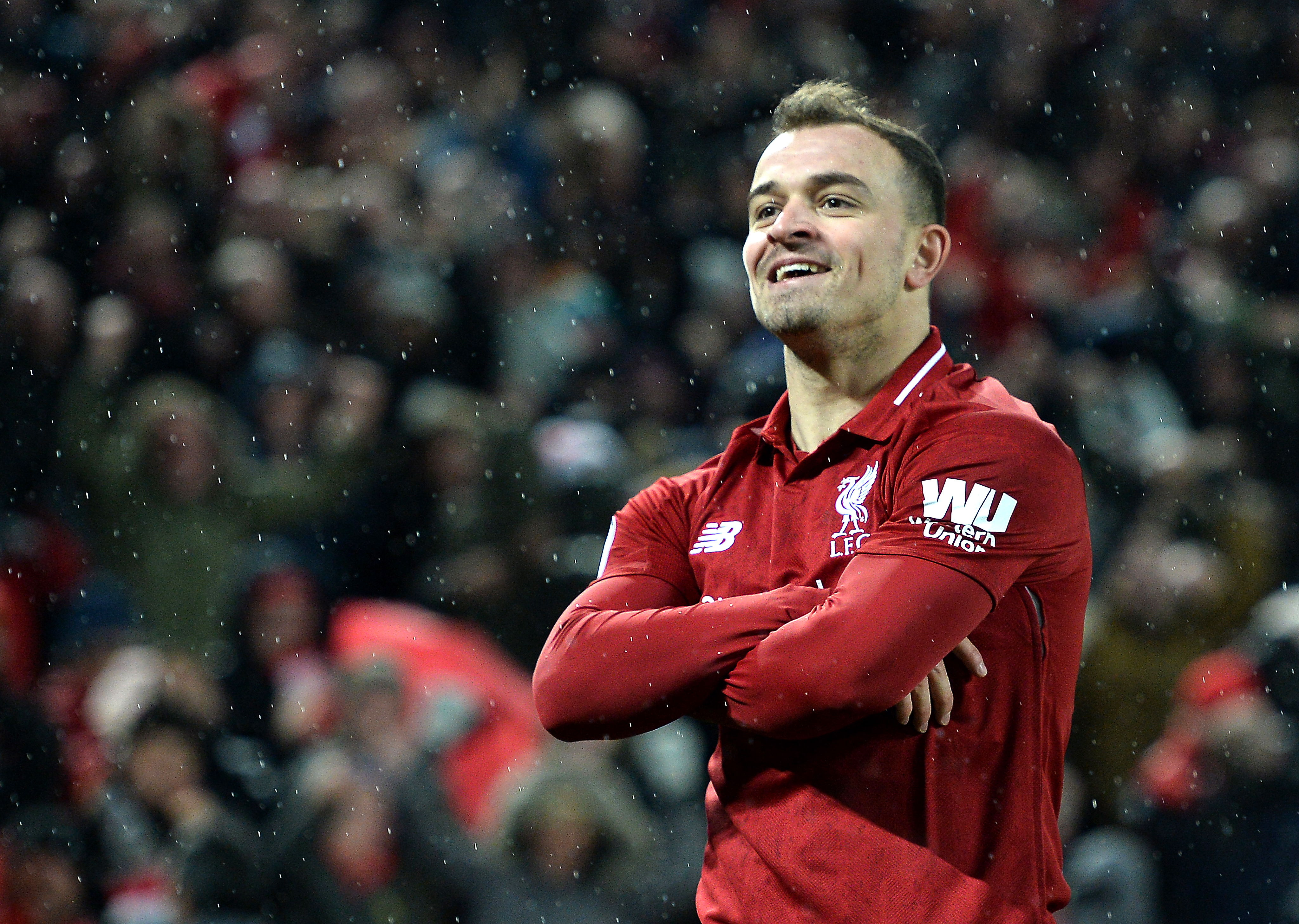 Premier League: Shaqiri lideró al Liverpool al triunfo ante el United y ...