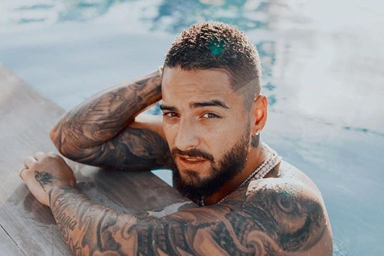Maluma derrite las redes: torso desnudo y micro boxer