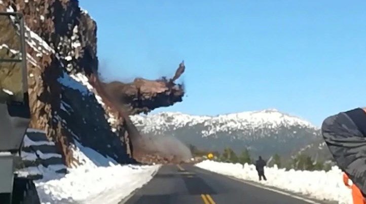 Video muestra impresionante derrumbe de montaña sobre carretera argentina