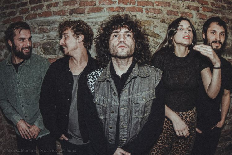 Dinamita Pereda se presenta con la guitarra lista en Montevideo