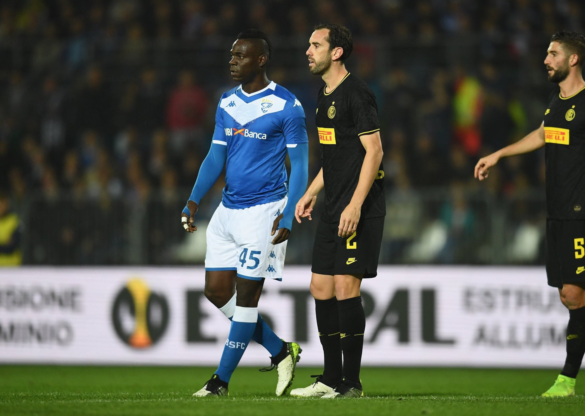 Italia: Inter, con Diego Godín en cancha, venció 2-1 a Brescia y es ...