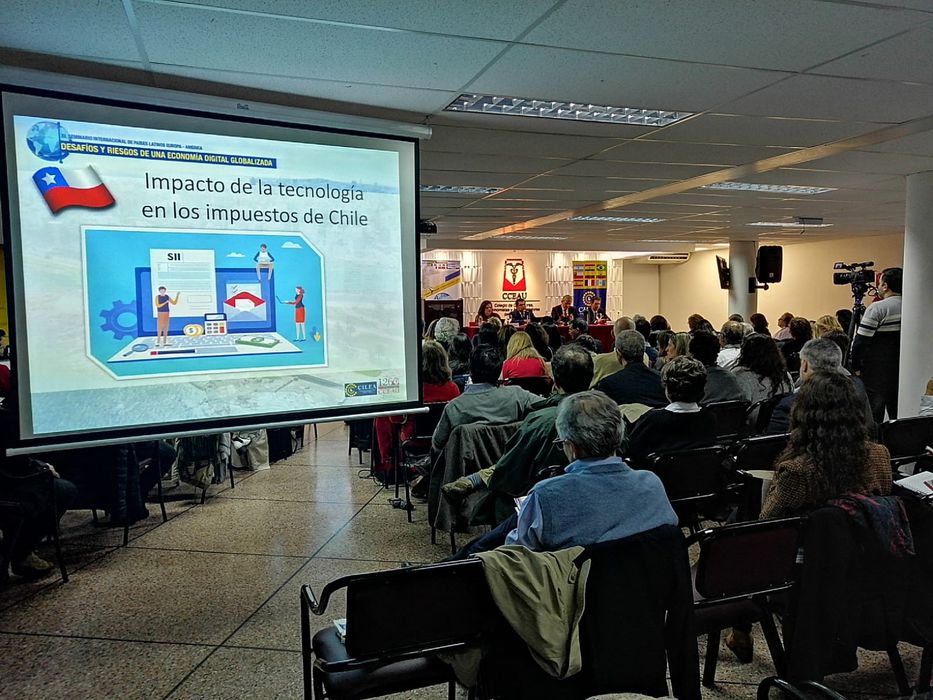 CCEAU organiza simposio con relevantes expertos