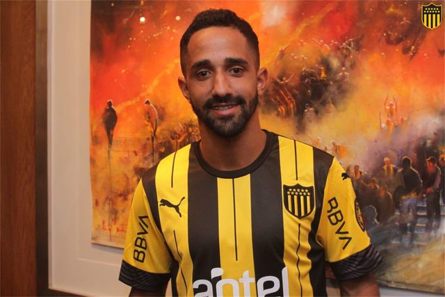 Juan Acosta: “Es un sueño mío y de la familia poder estar acá en Peñarol”