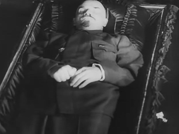 Rusia: oposición quiere vender cadáver de Lenin para costear la pandemia