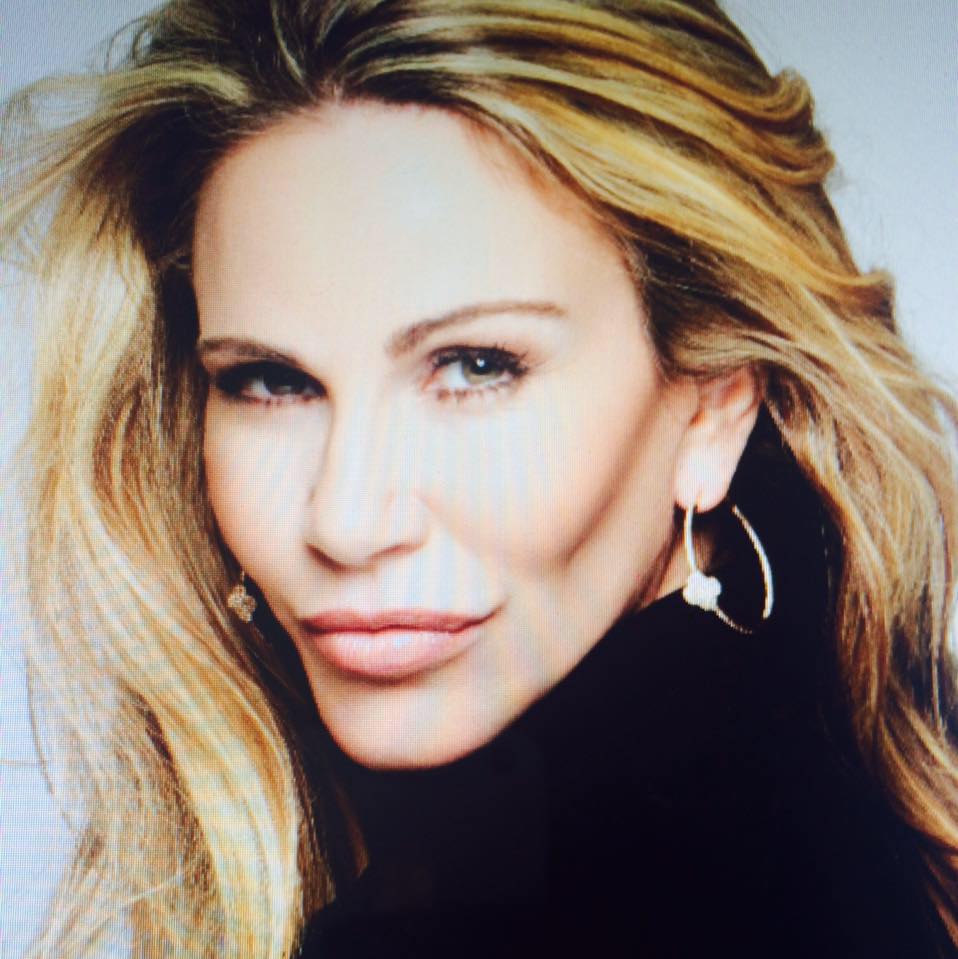 A los 59 años murió la actriz Julie E. “Tawny” Kitaen