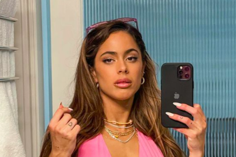 Tini impacta con una imagen en bikini: al natural y pelo mojado