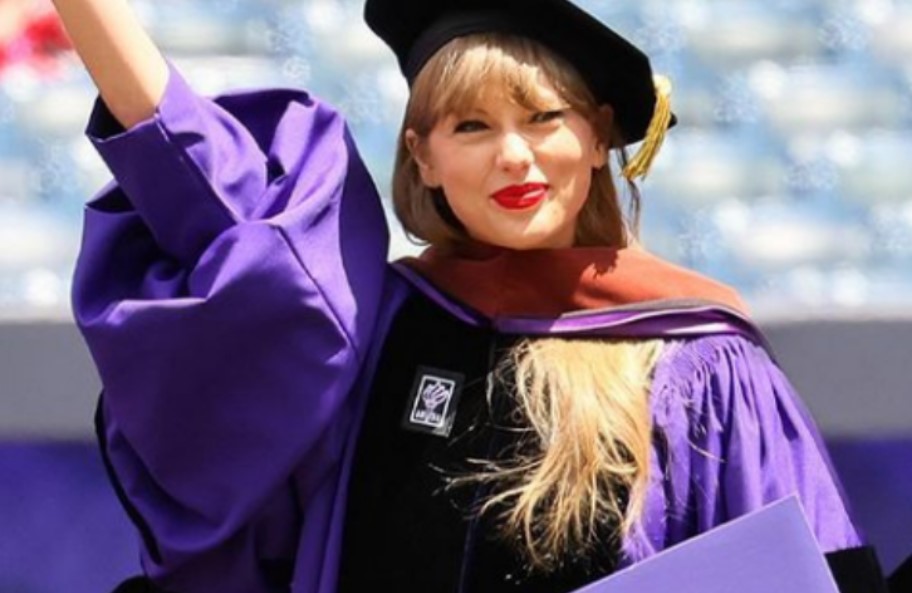 La cantante Taylor Swift recibe un doctorado honoris causa en Nueva York