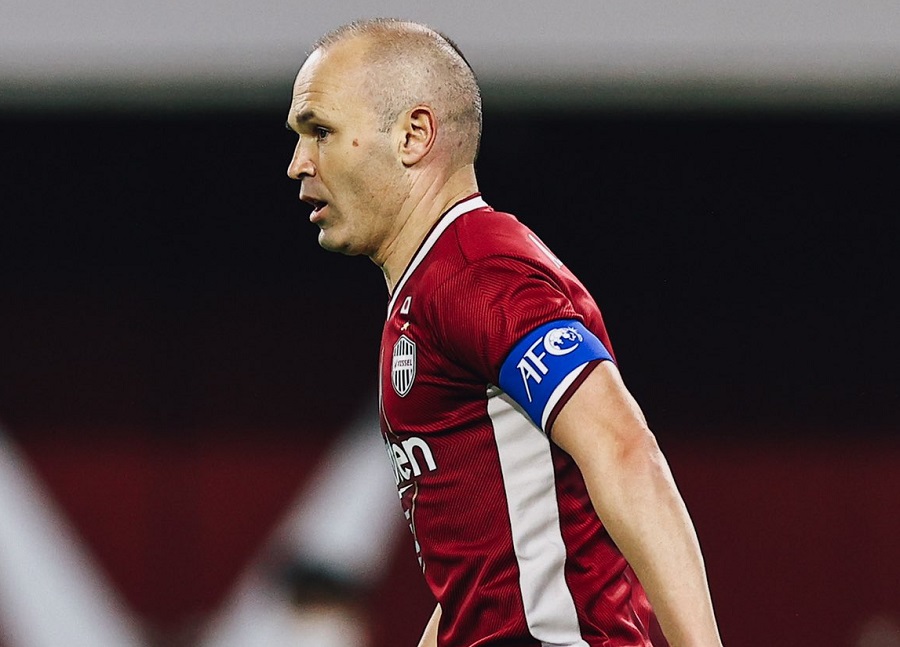 Andrés Iniesta, que sonó para acompañar a Messi en Miami, firmó con el ...