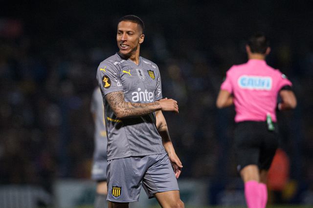 Kevin Méndez tras el clásico: "Agradecer y pedir disculpas al hincha que siempre está"