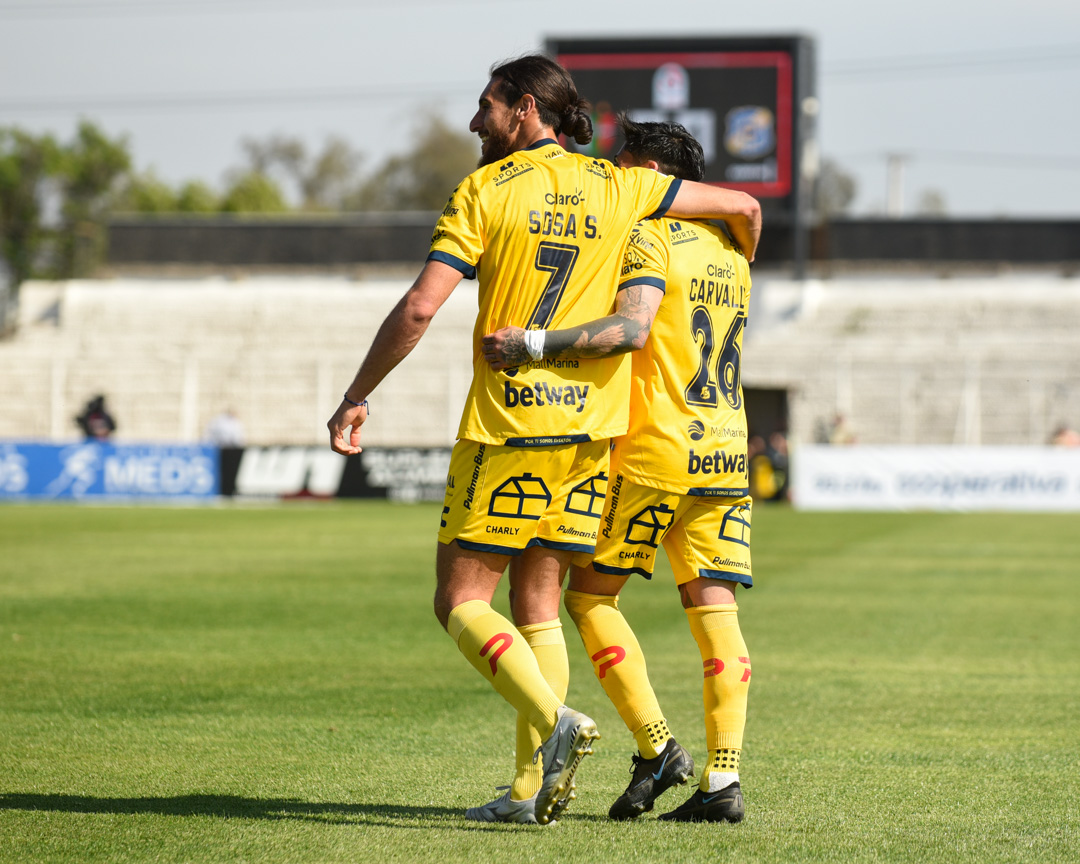 Chile: Volvieron a convertir los uruguayos Sebastián Sosa y Facundo Barceló