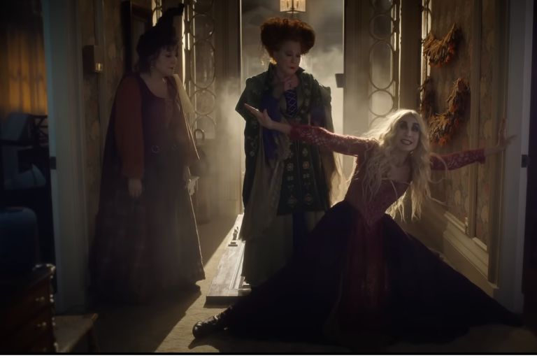 Las brujas de Salem regresan con humor y mucha nostalgia en "Abracadabra 2"