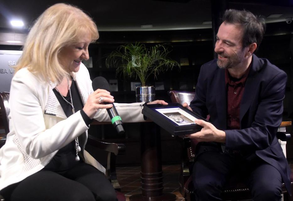 El músico Kevin Johansen fue declarado visitante ilustre de Montevideo