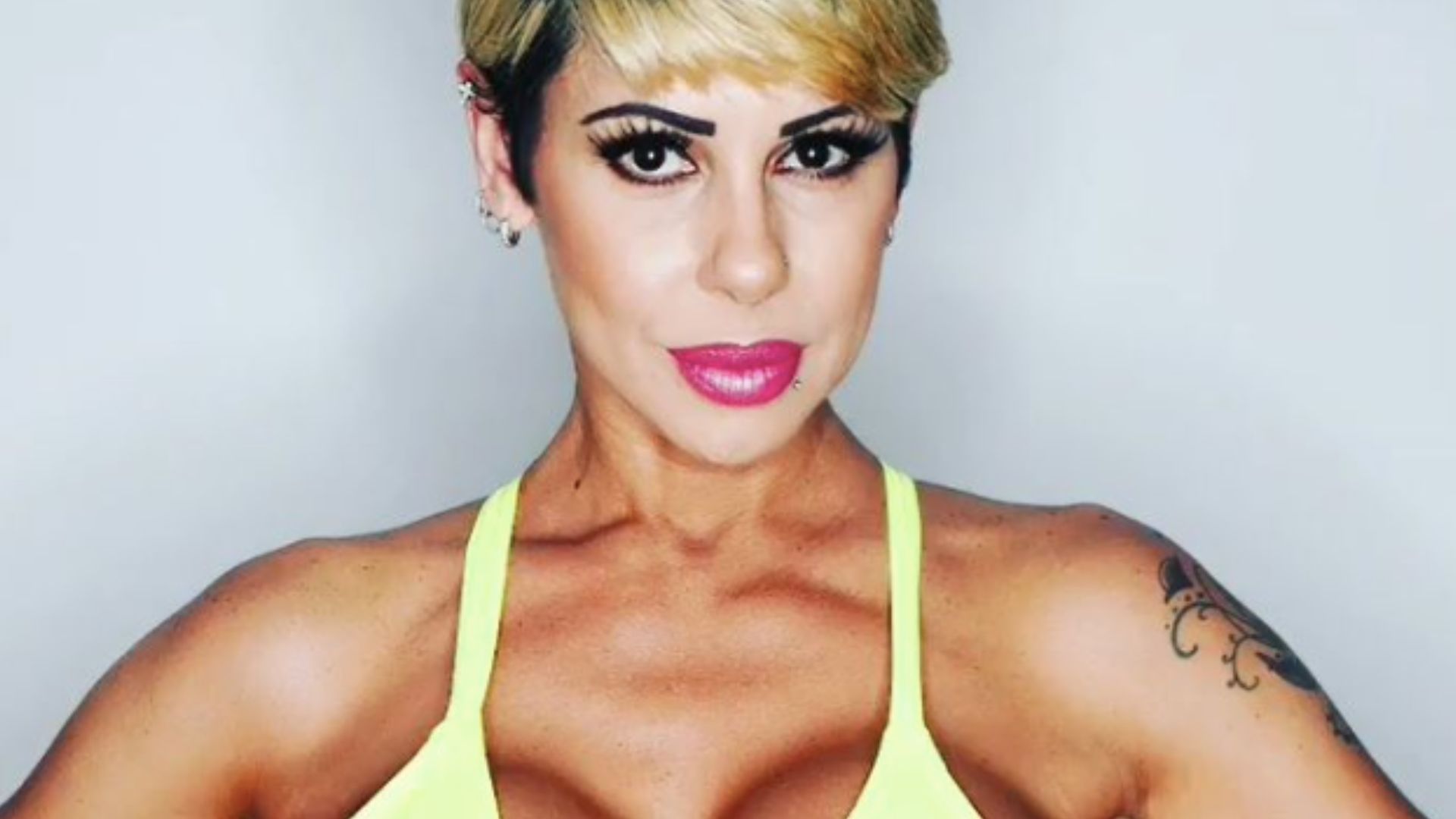 Mónica Farro Más Impactante Que Nunca Ropa Interior Glitter Y Tanga