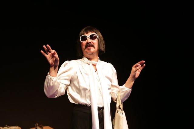 Vuelve Robert Moré con un show “para putear y reír”