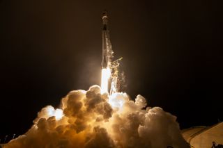 EE. UU. y SpaceX investigan fallo en cohete que forzó explosión en ...