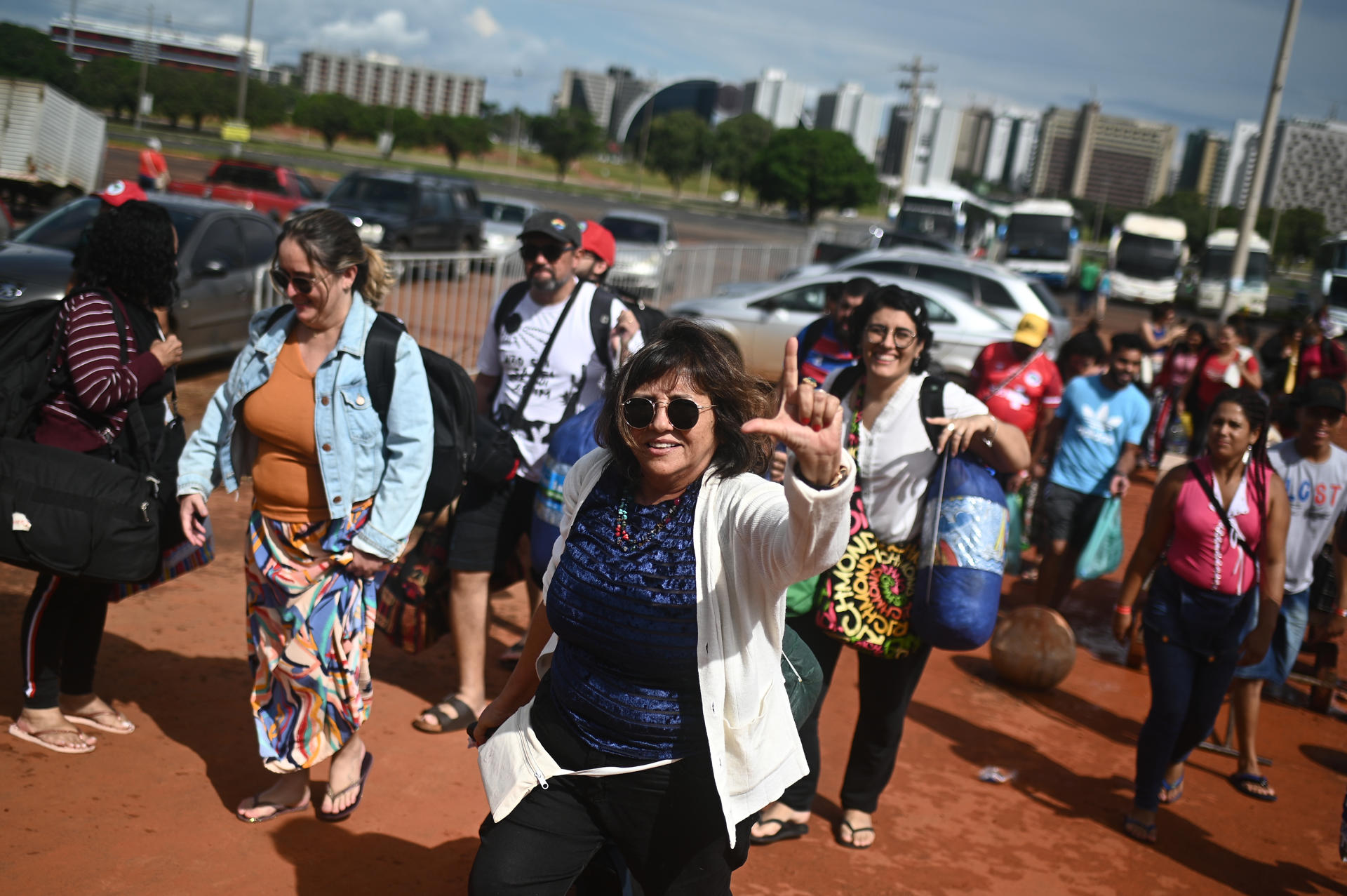 Miles de personas congregadas en el centro de Brasilia para la ...
