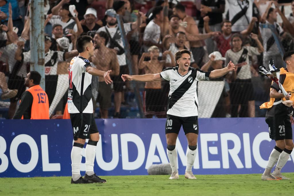 Premios AUF: Guillermo May de Danubio fue distinguido como el mejor ...