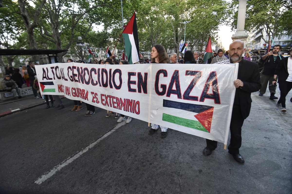Colectivos marcharon por Palestina en Montevideo y exigieron el cese del bloqueo a Gaza