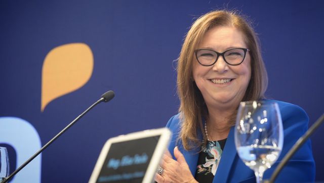 Emocionada y ante un auditorio lleno, asumió Annabela Suburú como ...