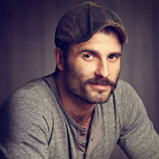 Actor de famosa serie de Netflix es encontrado muerto en una playa de ...