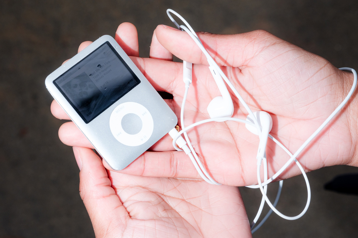 El iPod entusiasma a los jóvenes. El popular dispositivo resurge de las ...